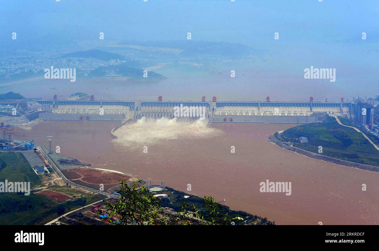 Flood storage reservoir flow control hi-res stock photography and ...