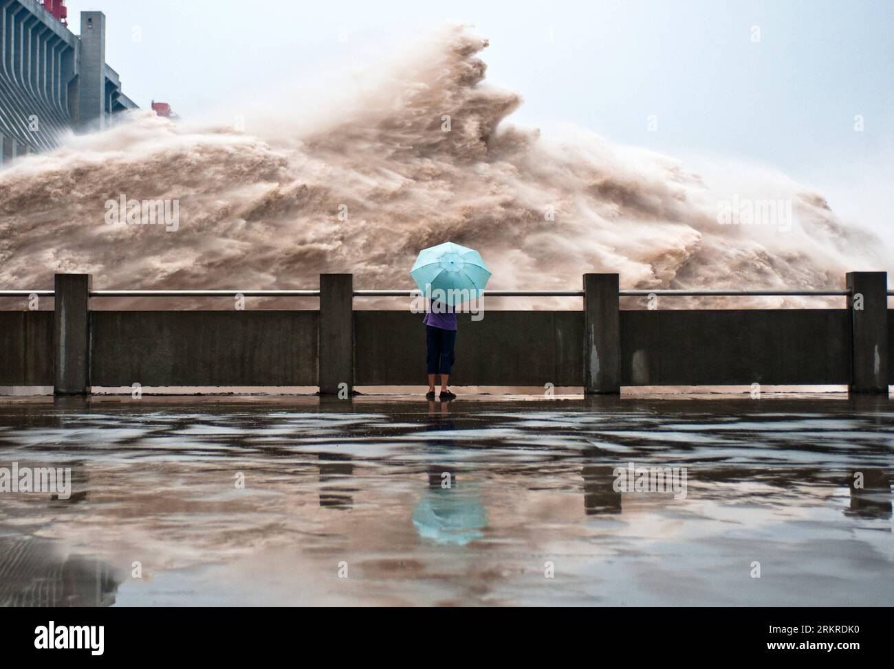 Flood storage reservoir flow control hi-res stock photography and ...