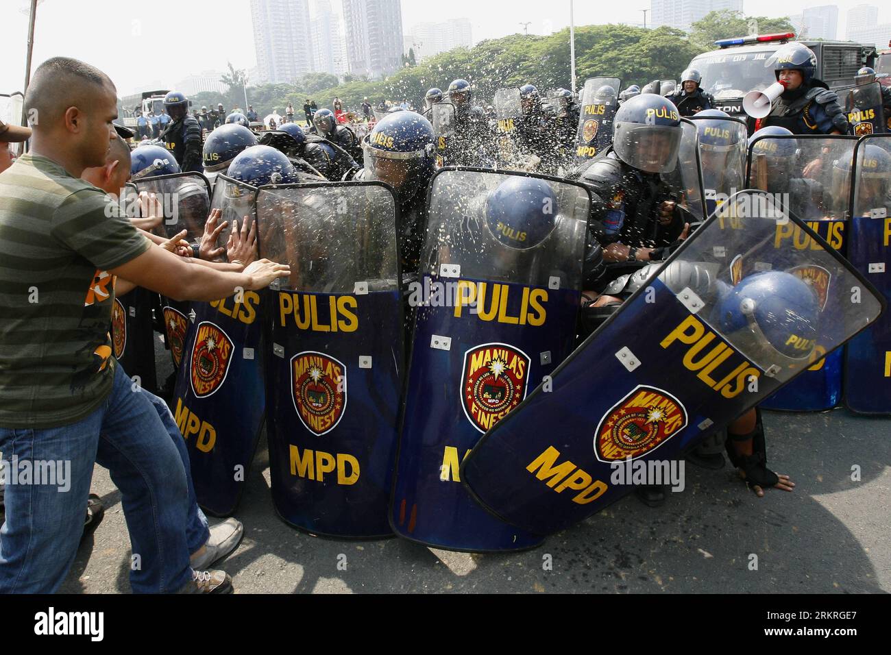 Mock riot hi-res stock photography and images - Alamy