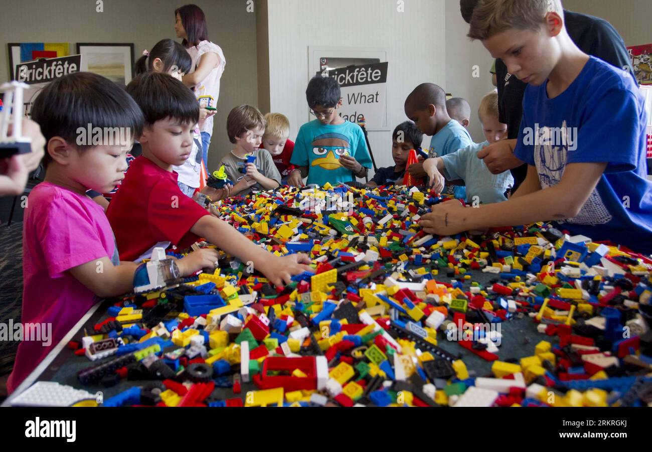 Canada toronto lego hi-res stock photography and images - Alamy