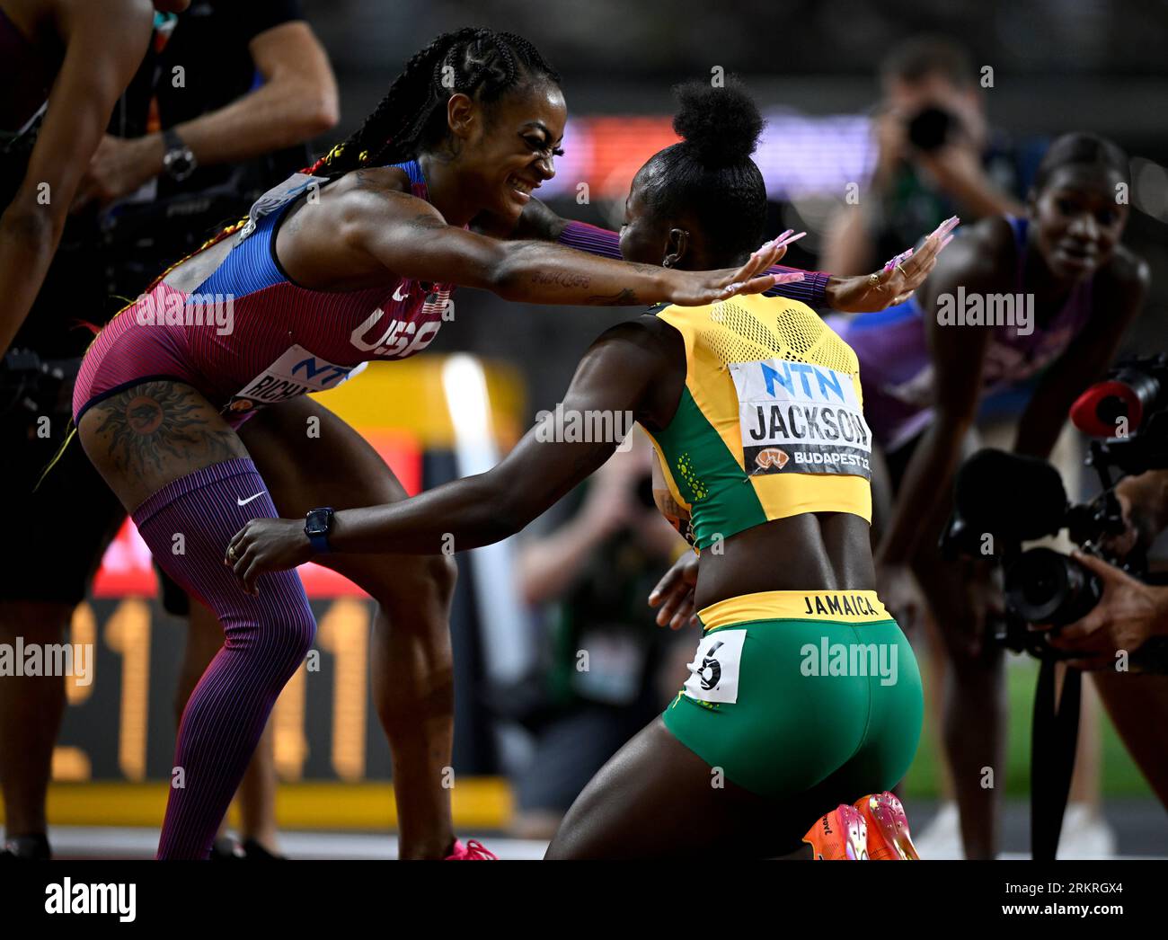 Budapest, Hungary. 25th Aug, 2023. Gold medalist Shericka Jackson (R ...