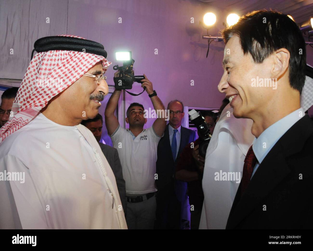 Uae oil pipeline hi-res stock photography and images - Alamy