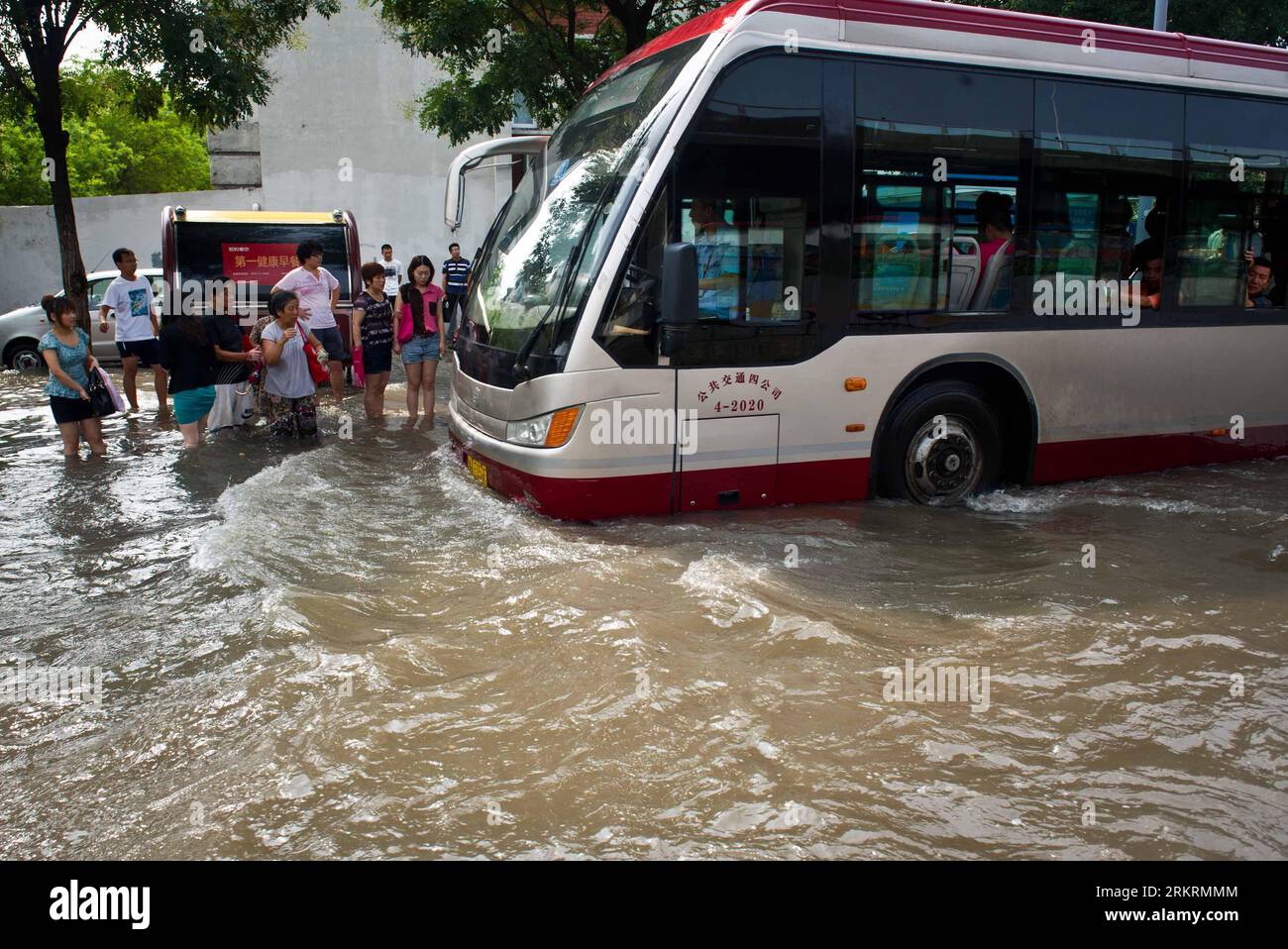Bus stop flooding hi-res stock photography and images - Alamy