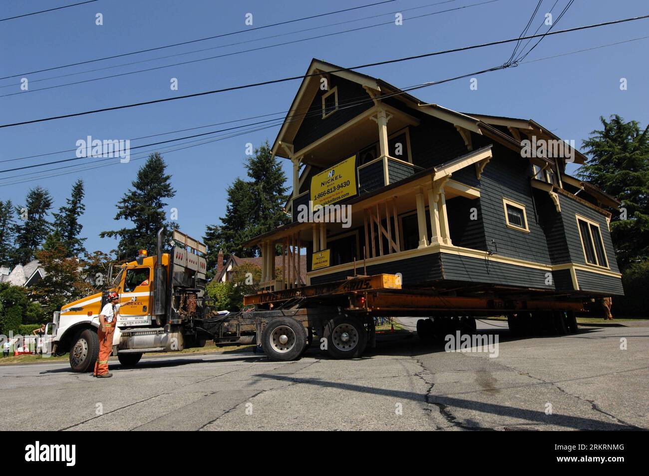 House moved by truck hi-res stock photography and images - Alamy