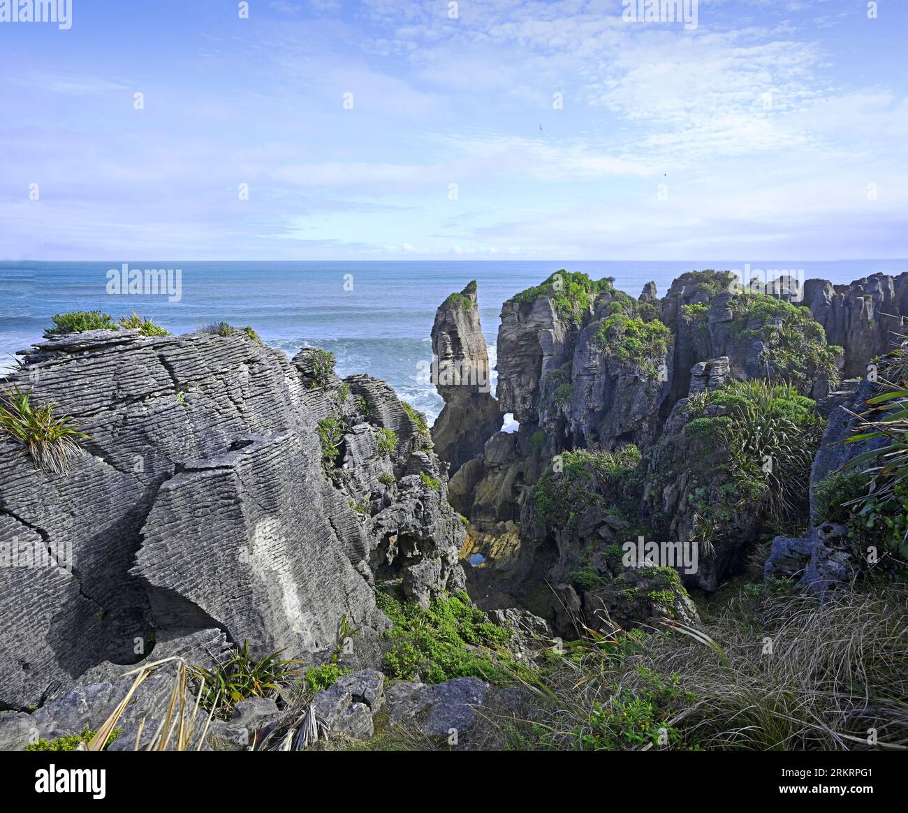 Huge Waves Crash into the famous Punakaiki Pancake Rocks. One of New ...