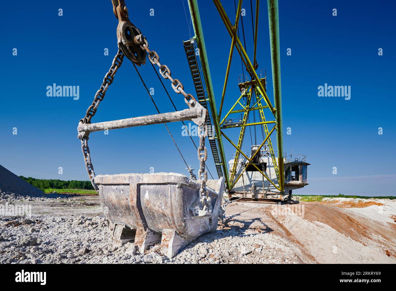 Excavator digging dirt in pile hi-res stock photography and images - Alamy