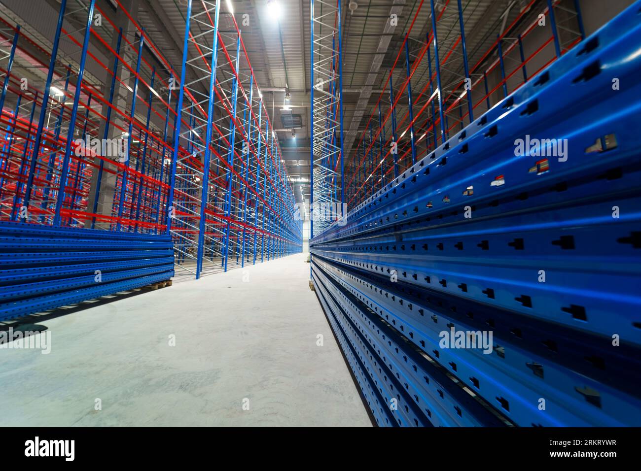 Building a huge warehouse with high racking Stock Photo - Alamy