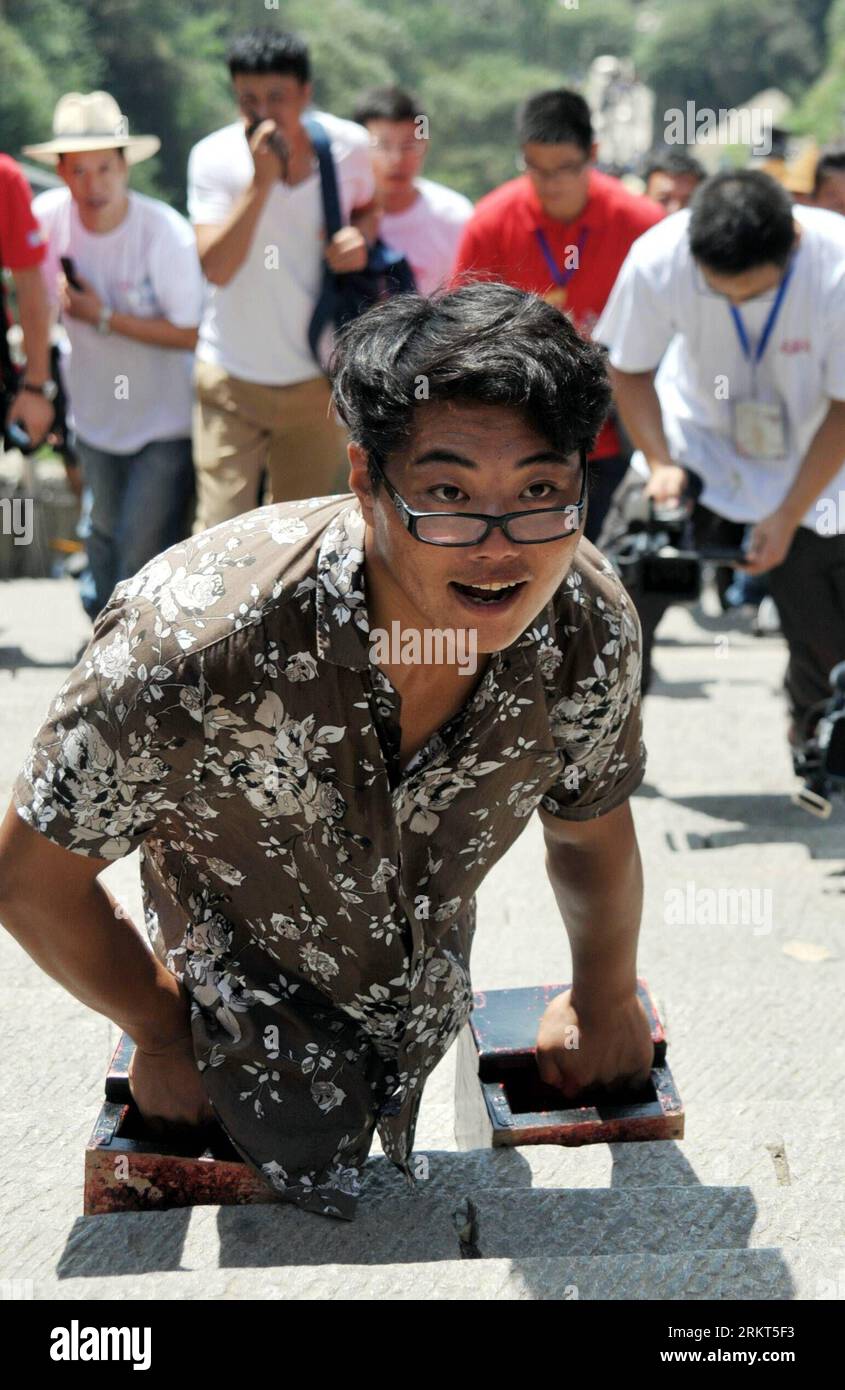 Inspirational performances hi-res stock photography and images - Alamy