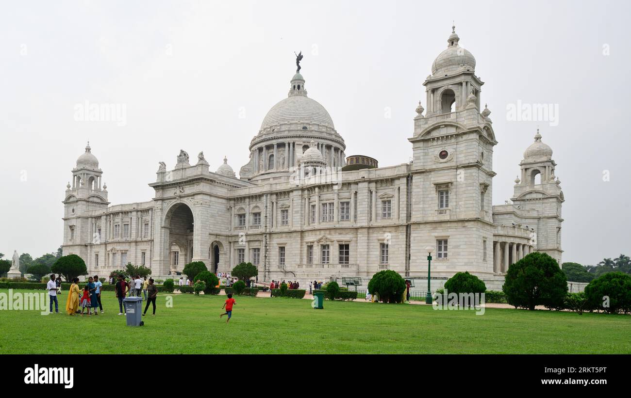 Statue Of Victoria At Taj Mahal at Robert Lindsay blog