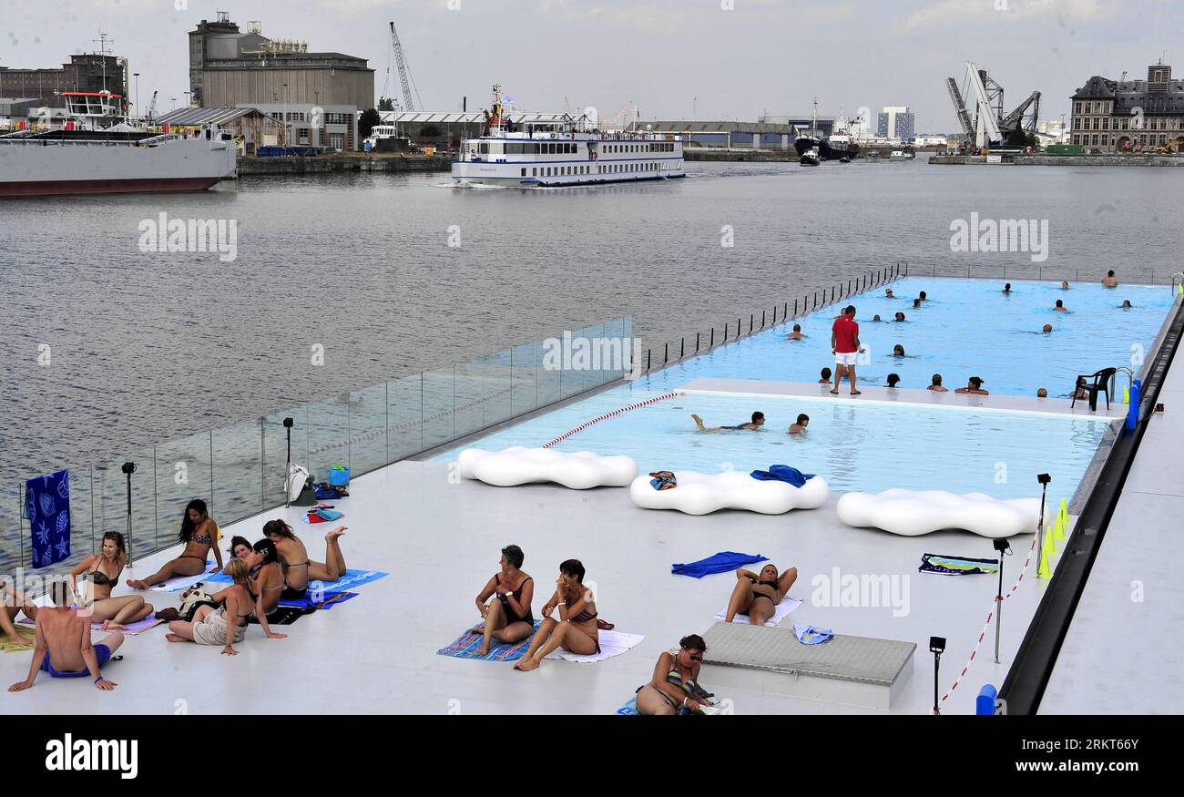 Badeschiff pool hi-res stock photography and images - Alamy