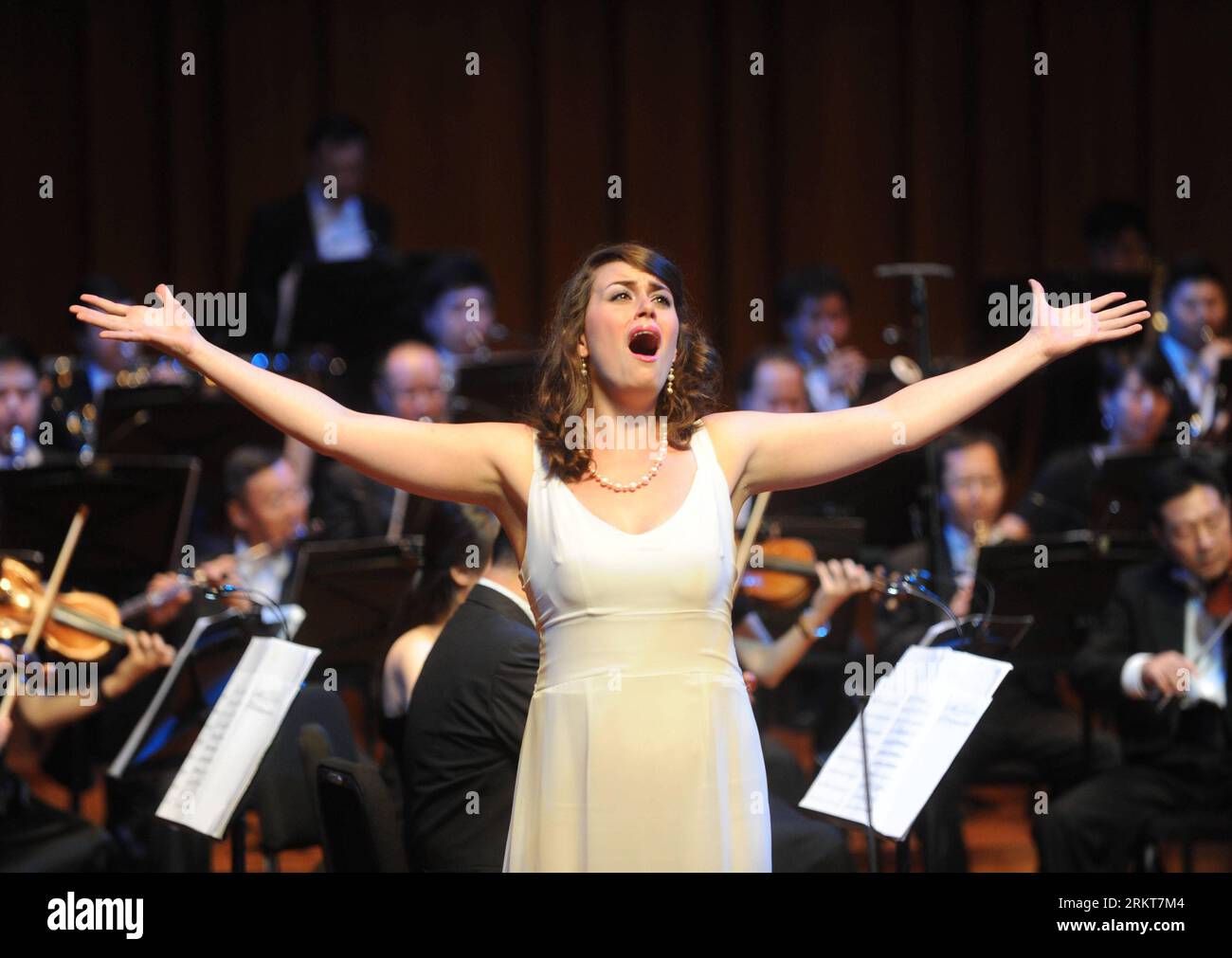 Opera singers in concert hi-res stock photography and images - Alamy