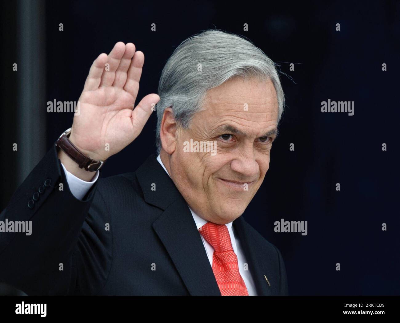 Fragile wirtschaft hi-res stock photography and images - Alamy