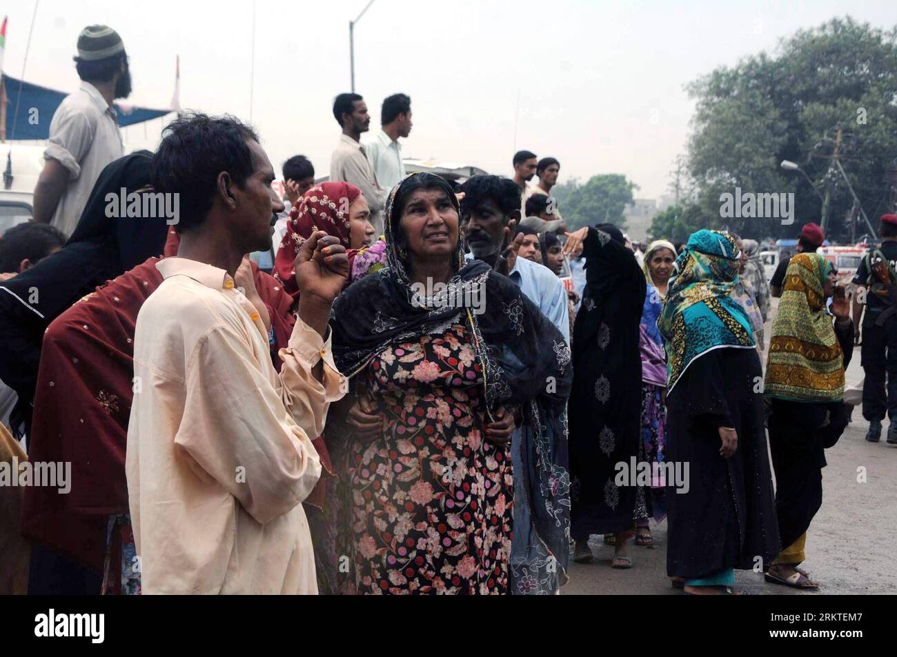 Pakistani factory hi-res stock photography and images - Alamy