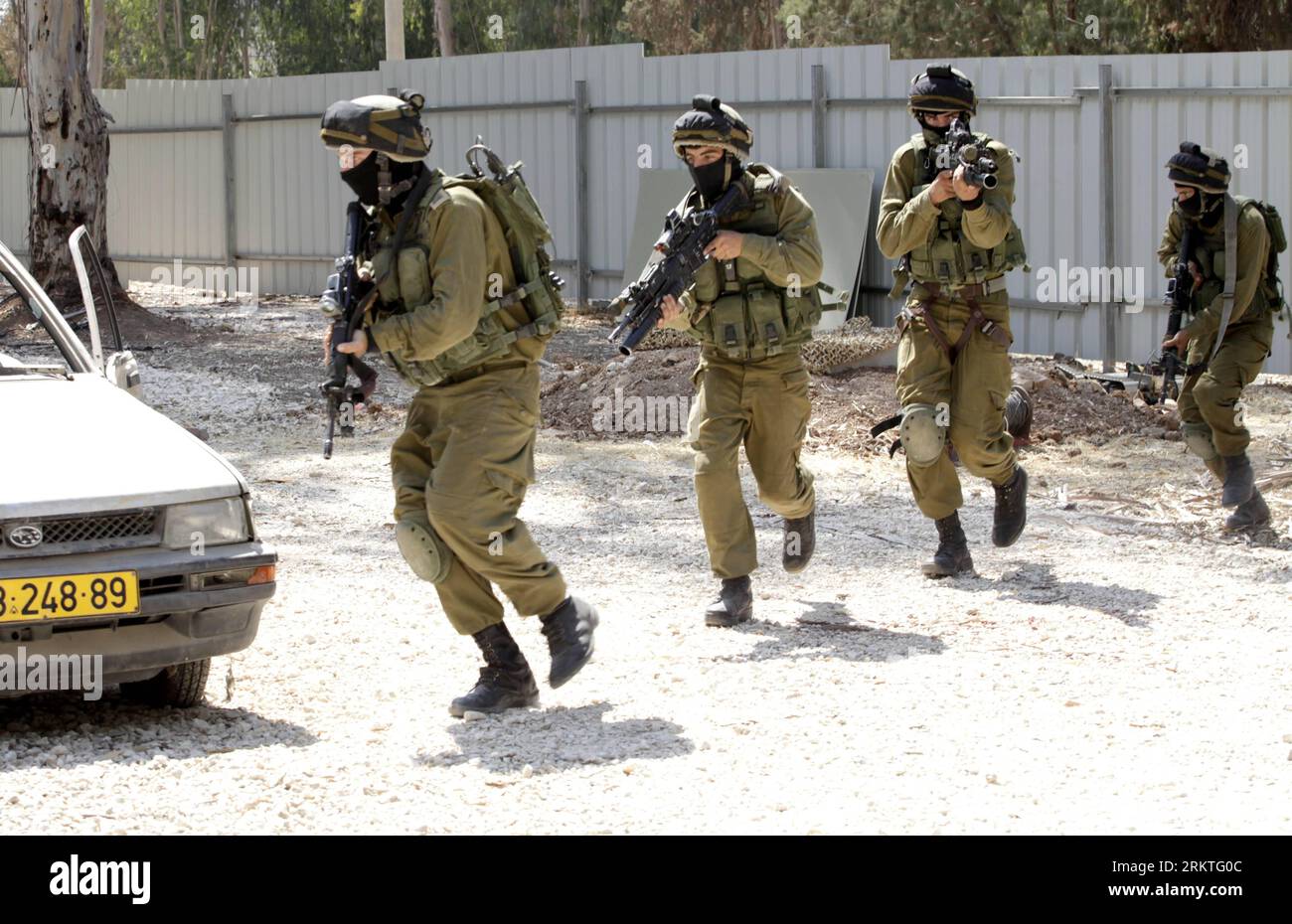 Explosives disposal unit searching hi-res stock photography and images ...