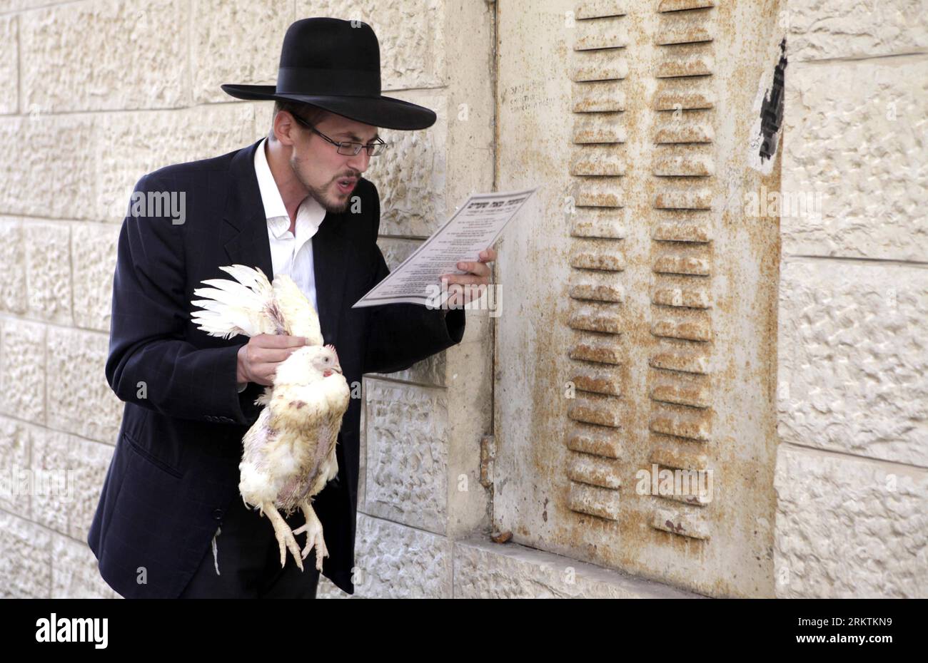 Kapparot hi-res stock photography and images - Alamy