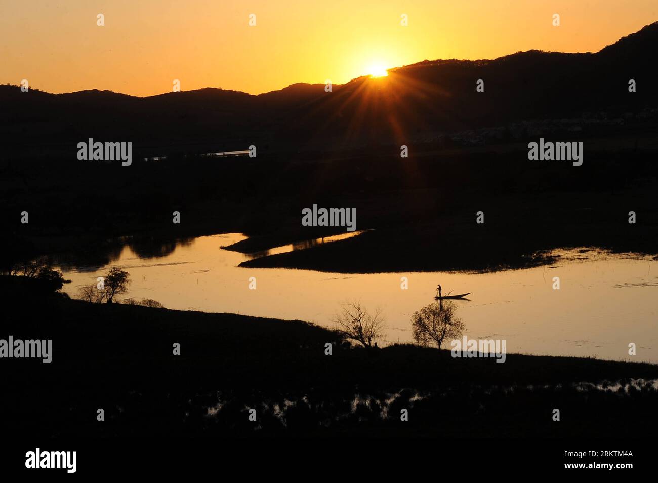 Yanming lake hi-res stock photography and images - Alamy