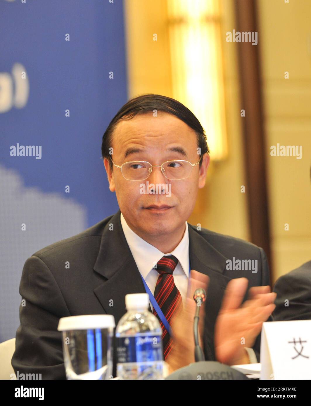 Ping think hi-res stock photography and images - Alamy