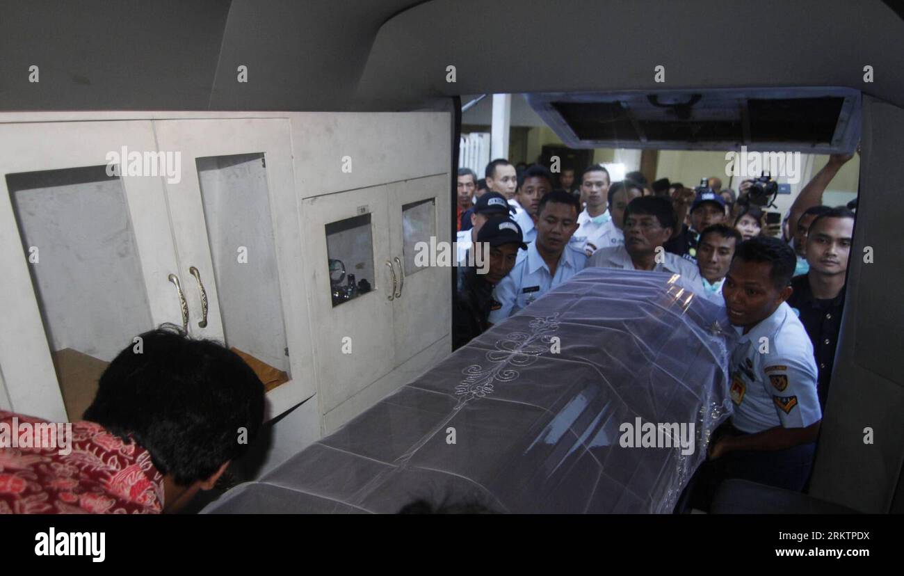 2012 the pilot and co pilot hi-res stock photography and images - Alamy