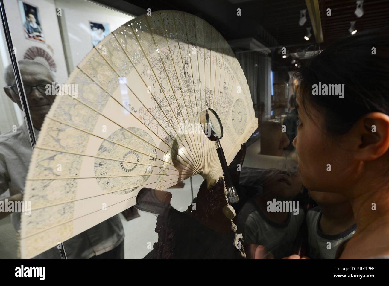 Eburnean hi-res stock photography and images - Alamy