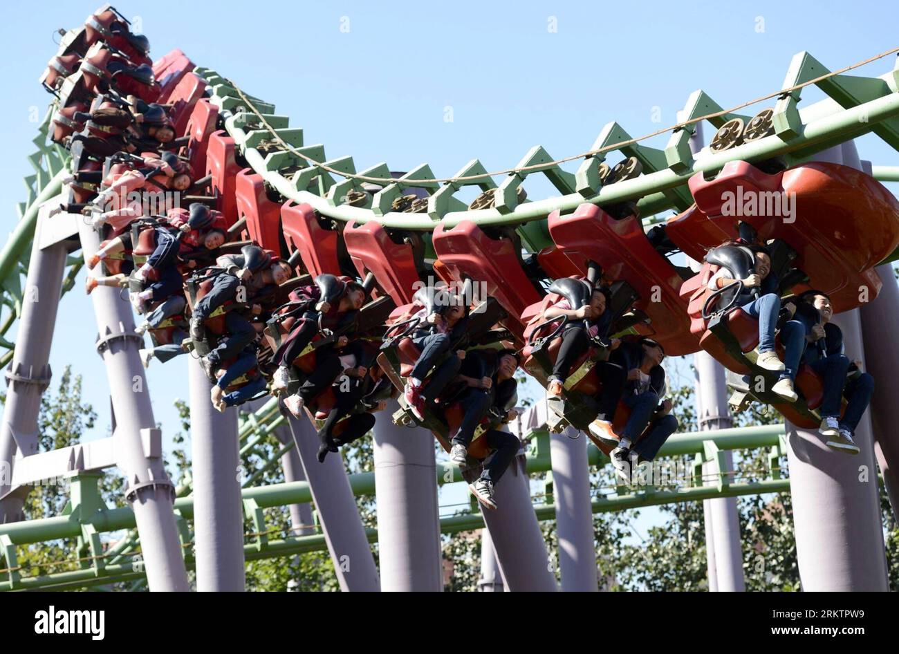 Freizeitpark achterbahn hi-res stock photography and images - Alamy