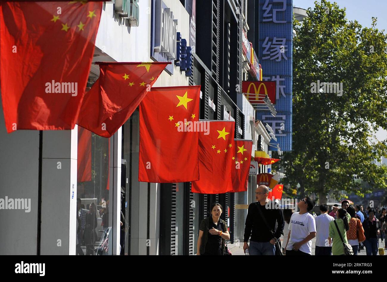 Hanged flags hi-res stock photography and images - Alamy