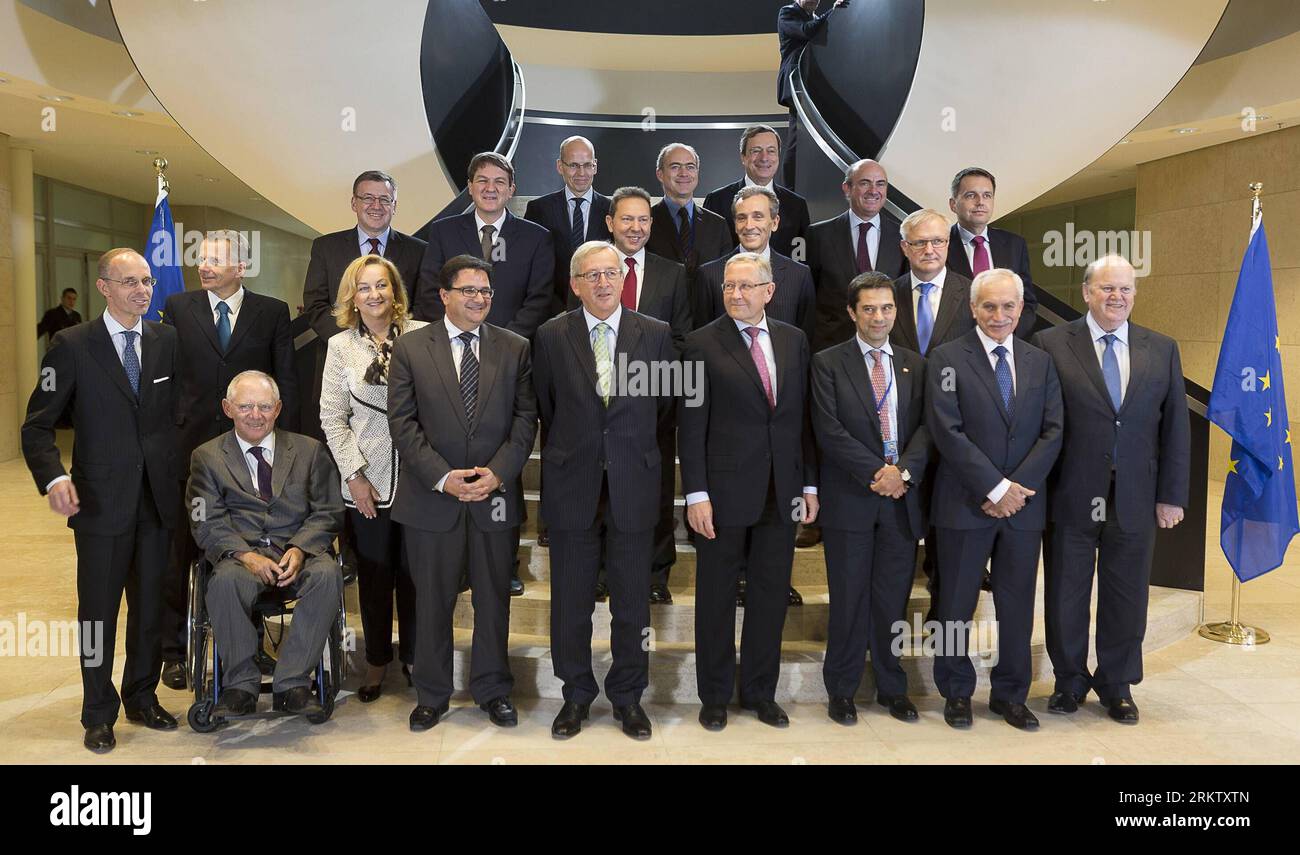 Bildnummer: 58566151 Datum: 08.10.2012 Copyright: imago/Xinhua Eurozones ministers mith Jean ...