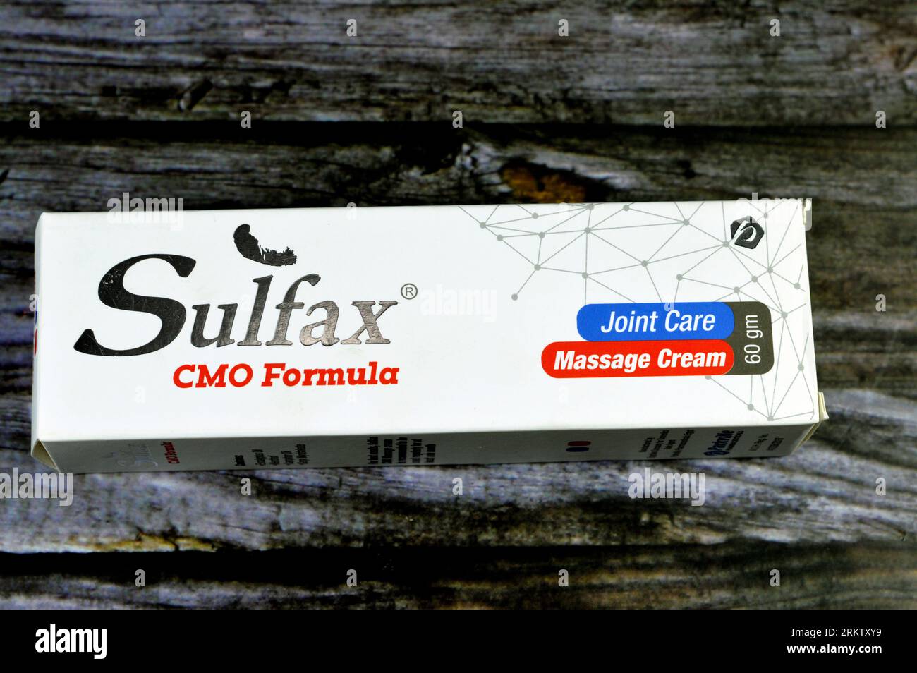 Shoulder pain gel hi-res stock photography and images - Alamy