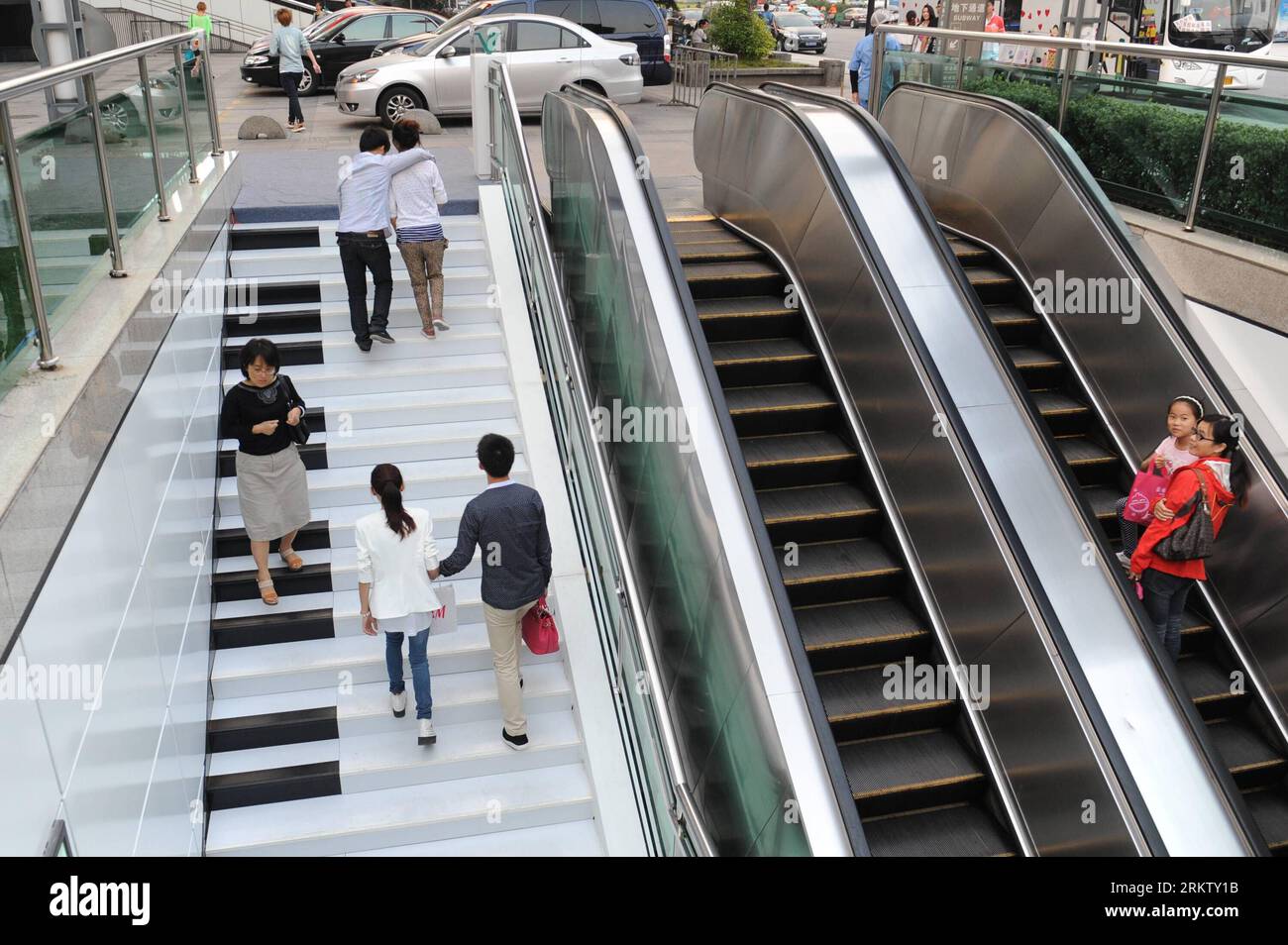 Piano key stairs hi-res stock photography and images - Alamy