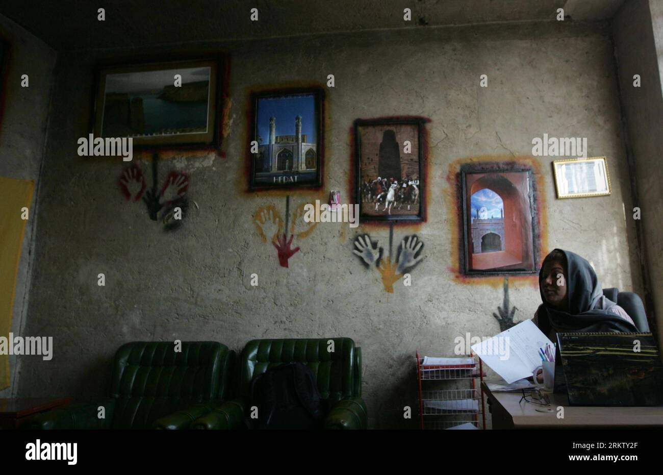 Drug addicted mother hi-res stock photography and images - Alamy