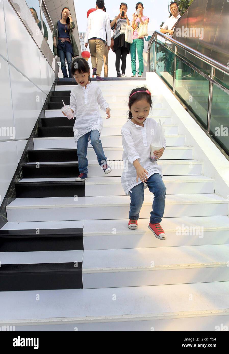 Piano key stairs hi-res stock photography and images - Alamy