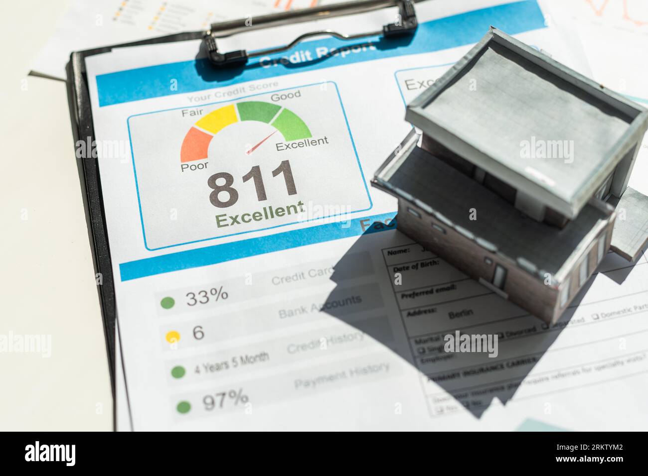 Credit report with score on a desk Stock Photo - Alamy