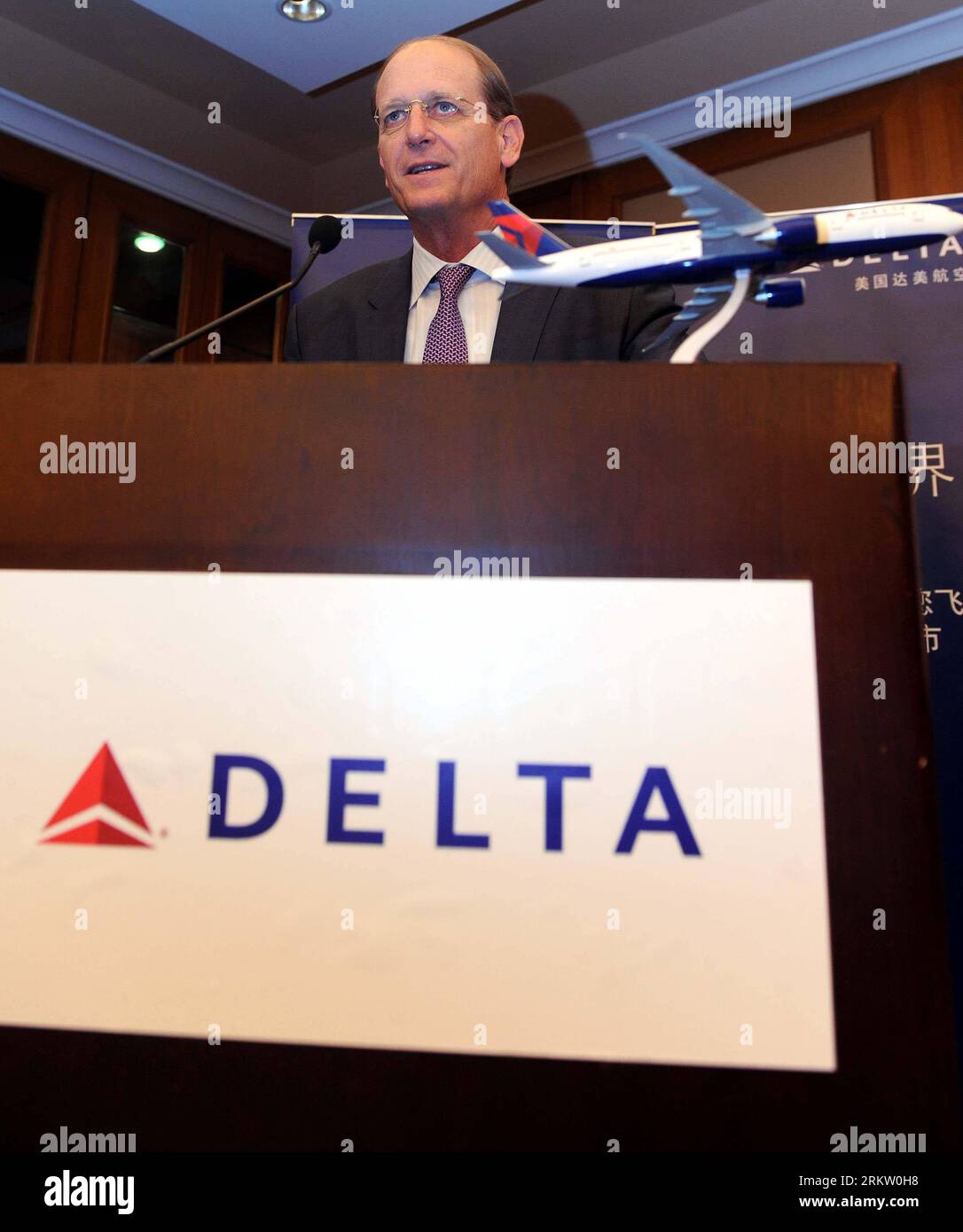 Delta air lines routes hi-res stock photography and images - Alamy