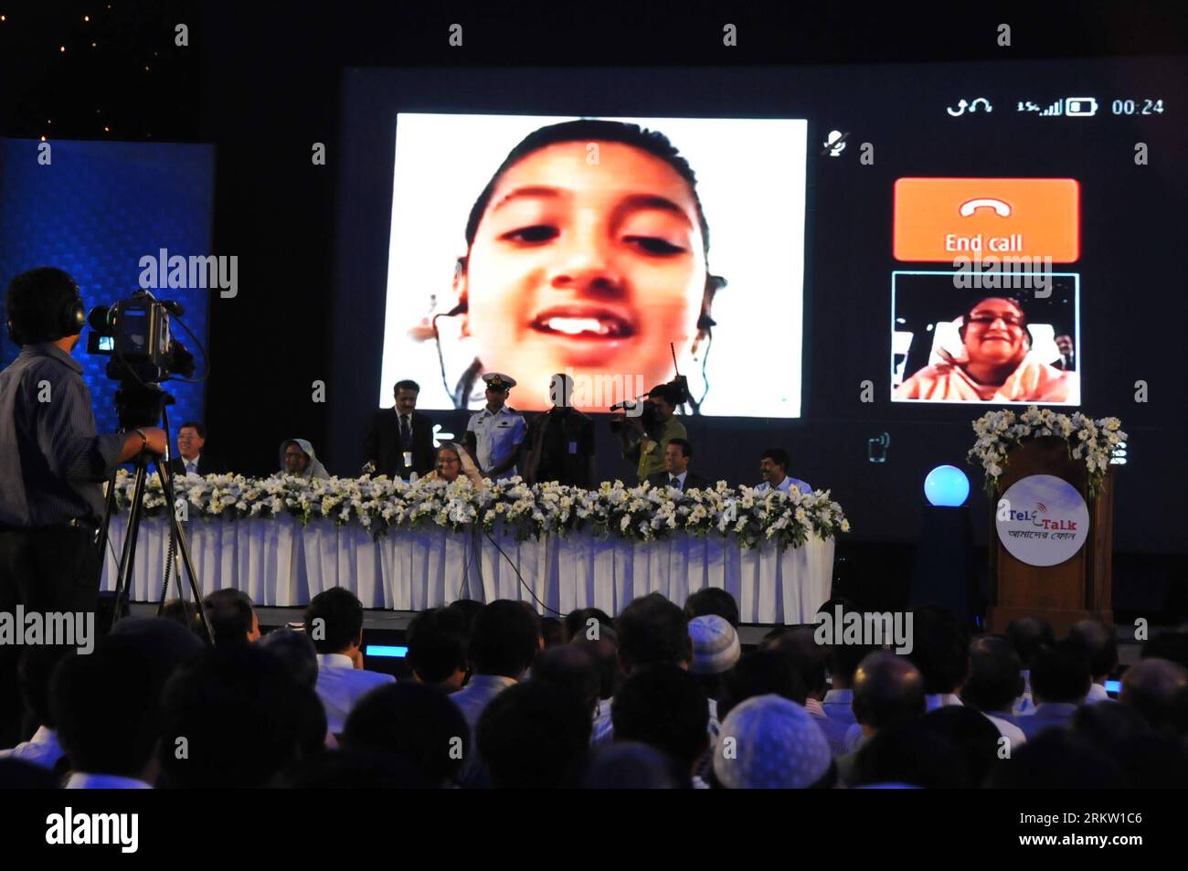 Bangladeshi school girls hi-res stock photography and images - Alamy