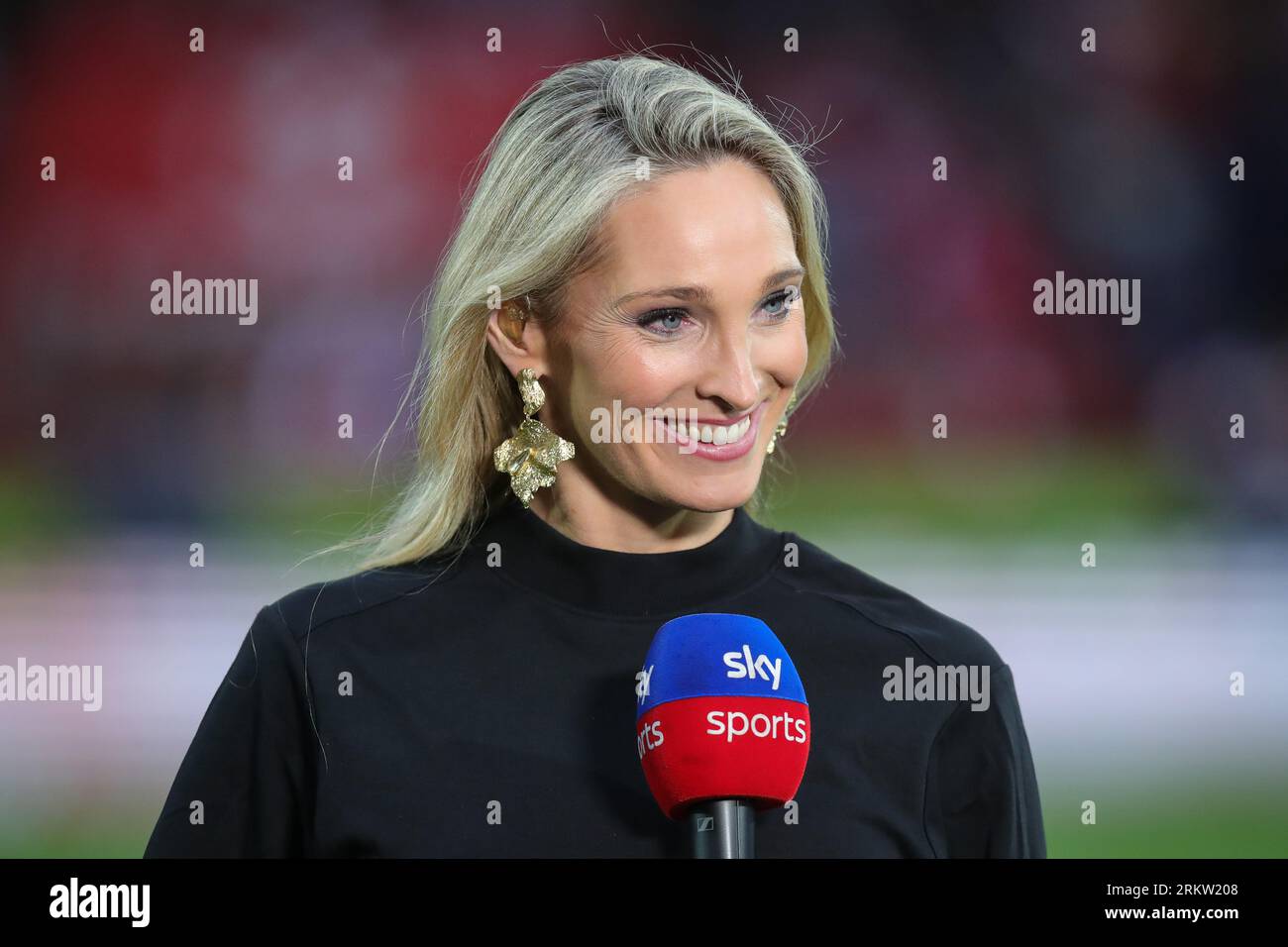 Reporteing hi-res stock photography and images - Alamy