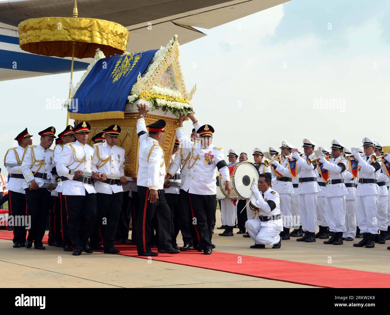 Queen mother norodom monineath hi-res stock photography and images - Alamy