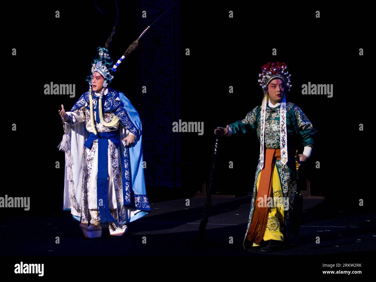 Shanghai peking opera troupe hi-res stock photography and images - Alamy