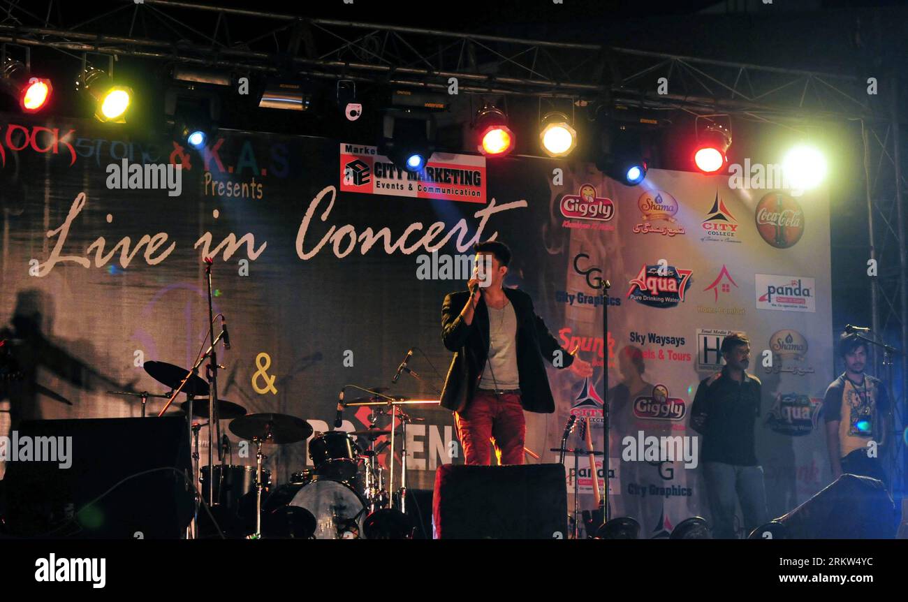 Pakistani singer hi-res stock photography and images - Alamy