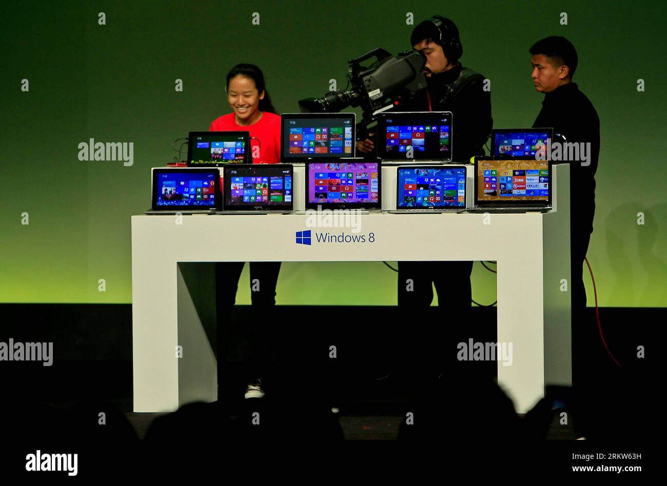 Microsoft windows 10 launch hi-res stock photography and images - Alamy