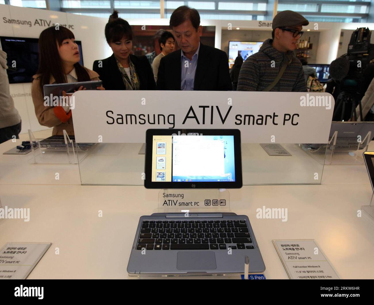 Samsung headquarters seoul korea hi-res stock photography and images ...