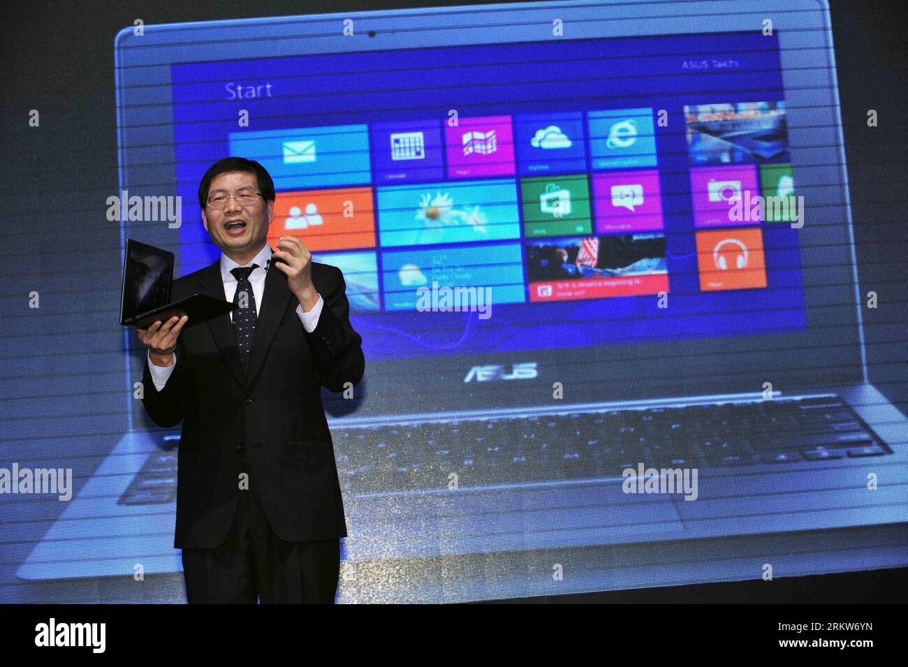 Microsoft windows 10 launch hi-res stock photography and images - Alamy