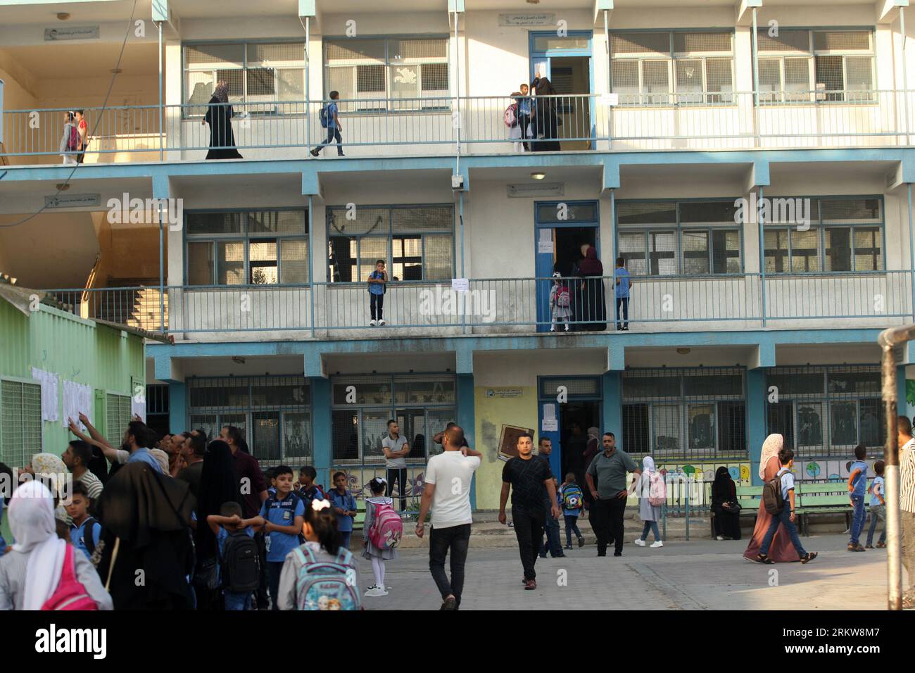 Palestinian refugee children, in their UN school for the first day of ...