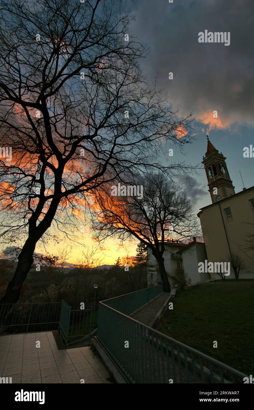 Sole nel cielo hi-res stock photography and images - Alamy