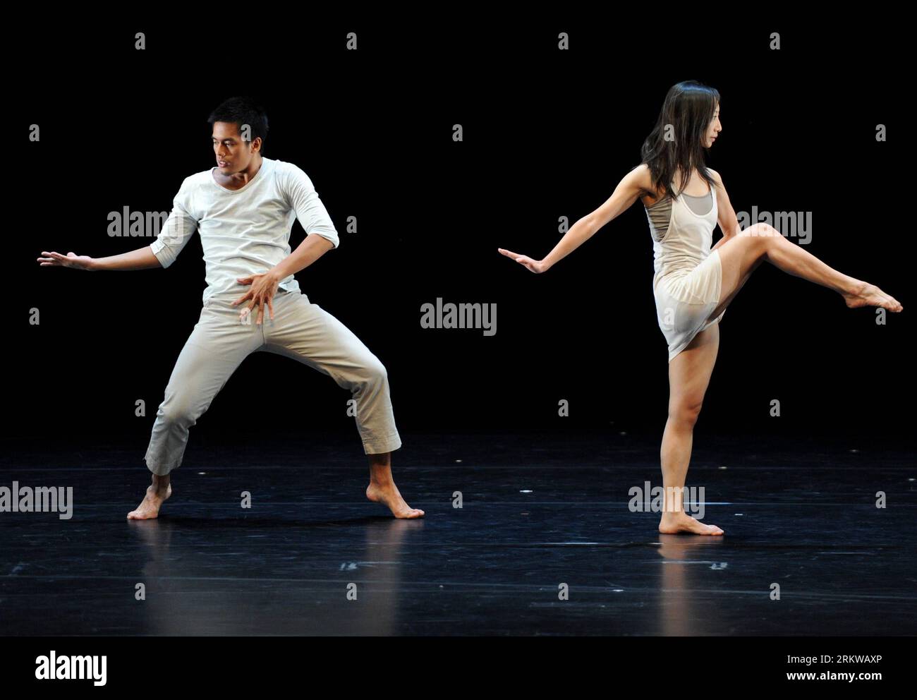 Internationally acclaimed choreographer hi-res stock photography and ...