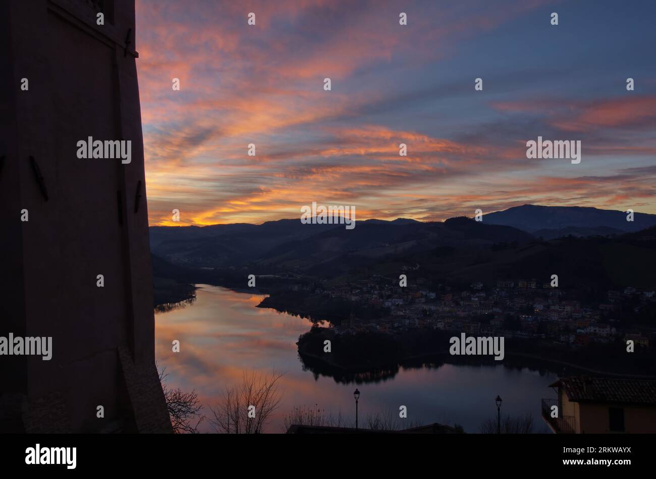 Lago lago lago vista al lago hi-res stock photography and images - Alamy