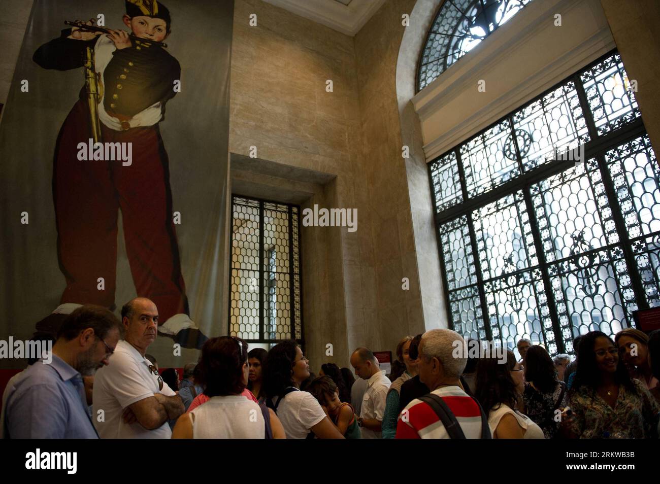 Bank queue brazil hi-res stock photography and images - Alamy