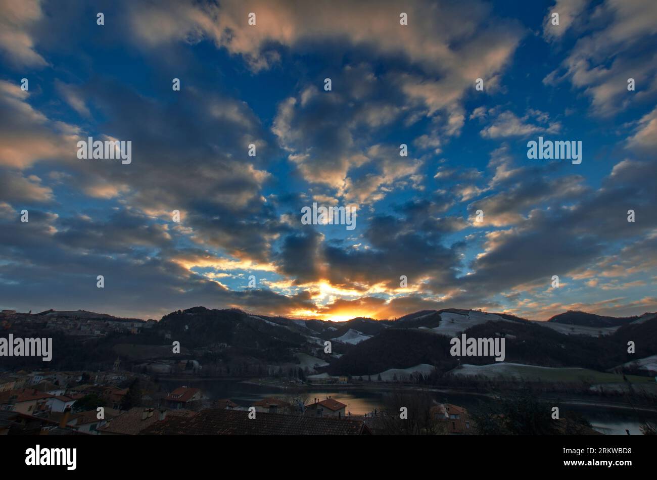 Alba cielo nuvoloso hi-res stock photography and images - Alamy