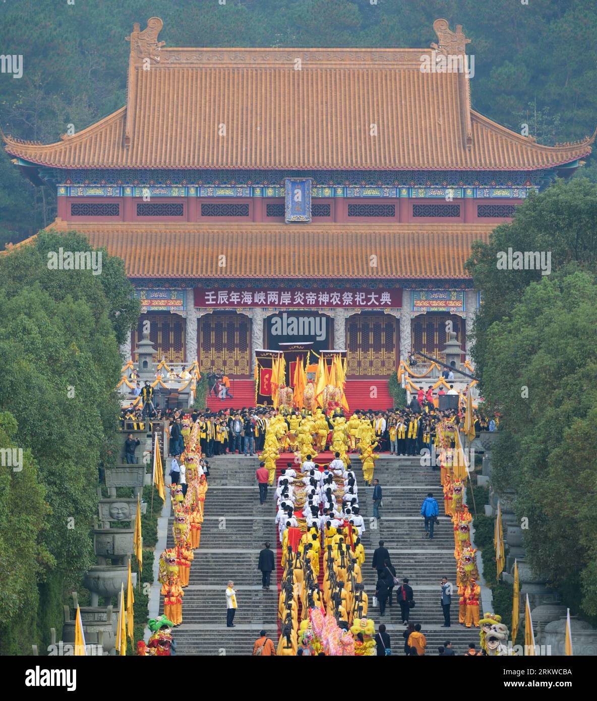 Quadrat crop hi-res stock photography and images - Alamy