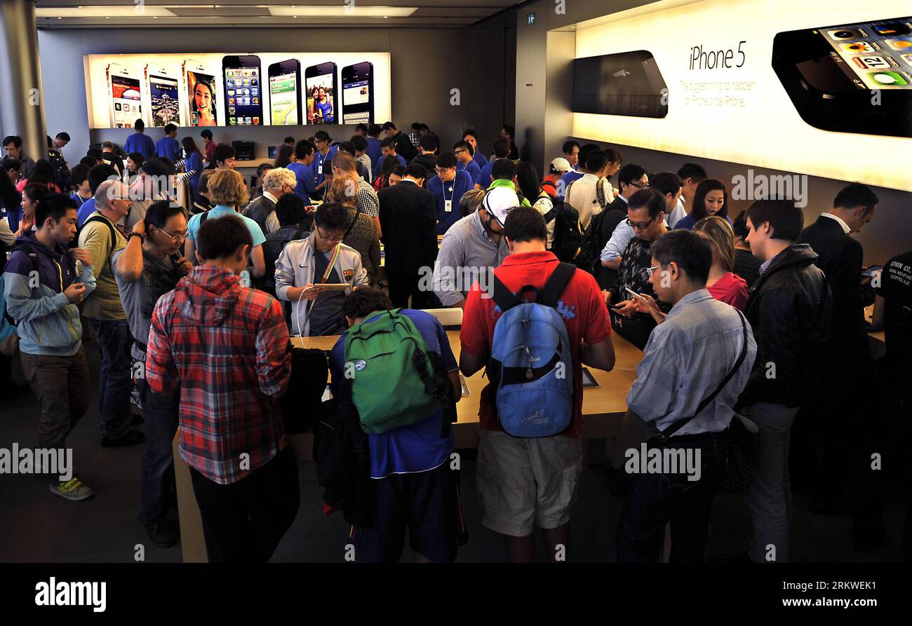 Apple iphone ipad einzelhandel hi-res stock photography and images - Alamy