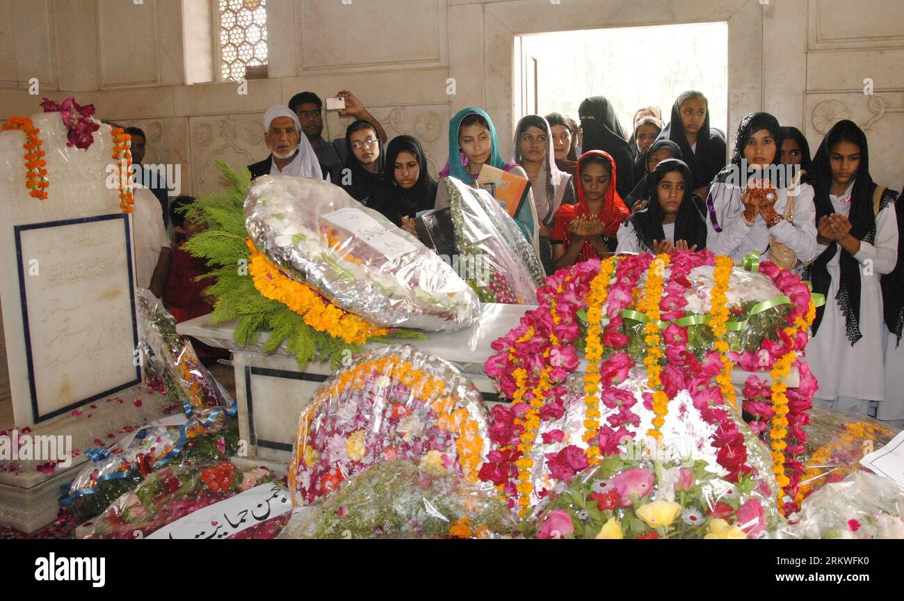 Allama iqbal tomb hi-res stock photography and images - Alamy