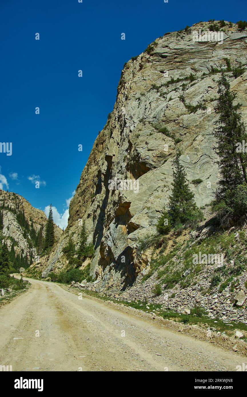 Gorge Moldo-Ashuu Rest Area , Beautiful view of the mountains ...